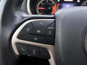 Pelēks Jeep Cherokee 2015 Rīga, ar dzinēja tilpumu 2.00 L un nobraukumu 230 tūkst. km par 11550 €, foto 12 vietnē AUTOMOTO.COM.LV