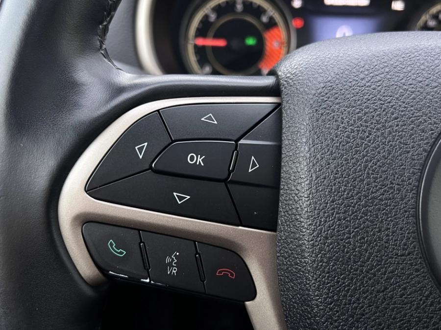 Pelēks Jeep Cherokee 2015 Rīga, ar dzinēja tilpumu 2.00 L un nobraukumu 230 tūkst. km par 11550 €, foto 12 vietnē AUTOMOTO.COM.LV