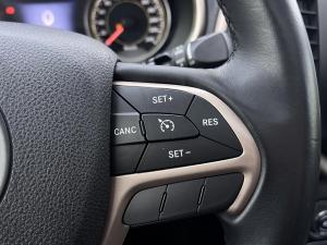 Pelēks Jeep Cherokee 2015 Rīga, ar dzinēja tilpumu 2.00 L un nobraukumu 230 tūkst. km par 11550 €, foto 13 vietnē AUTOMOTO.COM.LV