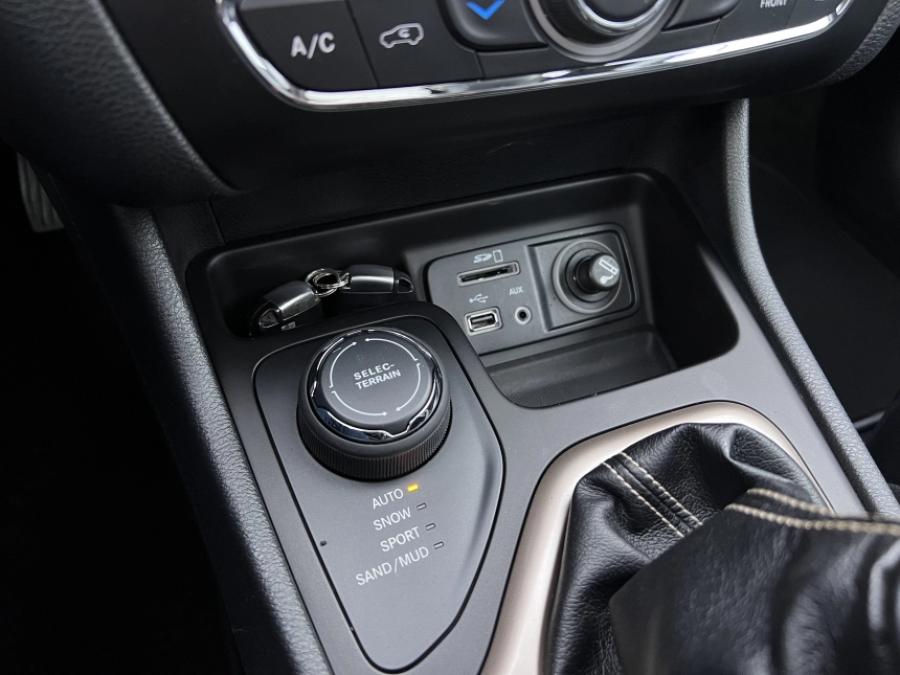 Pelēks Jeep Cherokee 2015 Rīga, ar dzinēja tilpumu 2.00 L un nobraukumu 230 tūkst. km par 11550 €, foto 15 vietnē AUTOMOTO.COM.LV