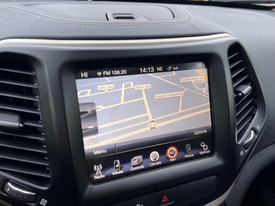 Pelēks Jeep Cherokee 2015 Rīga, ar dzinēja tilpumu 2.00 L un nobraukumu 230 tūkst. km par 11550 €, foto 17 vietnē AUTOMOTO.COM.LV