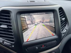 Pelēks Jeep Cherokee 2015 Rīga, ar dzinēja tilpumu 2.00 L un nobraukumu 230 tūkst. km par 11550 €, foto 18 vietnē AUTOMOTO.COM.LV
