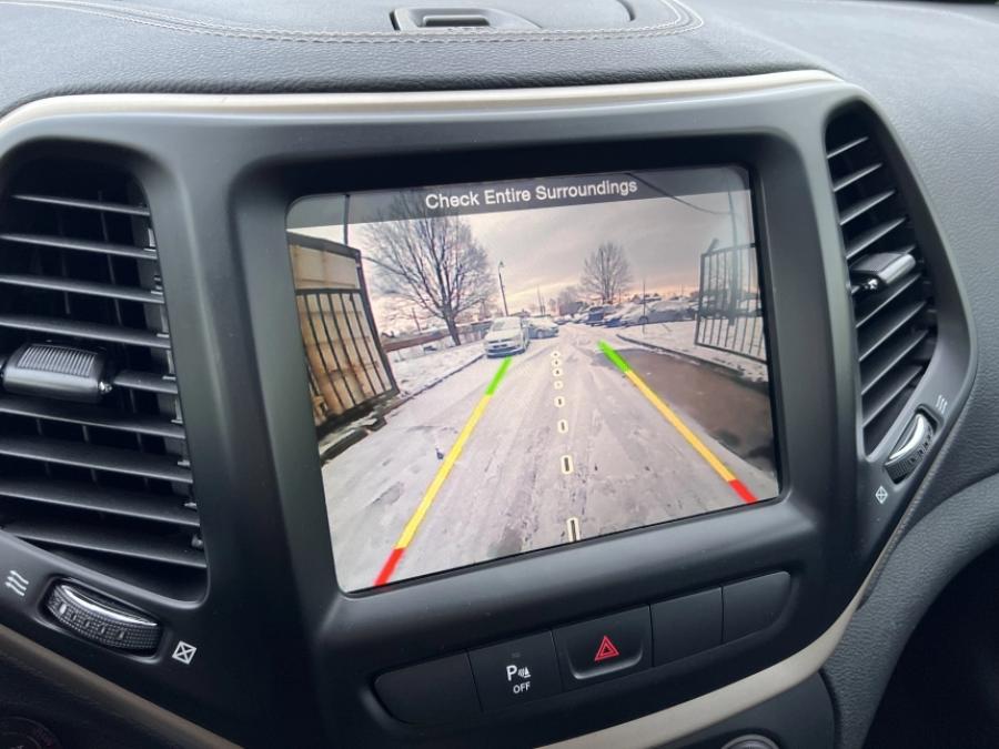 Pelēks Jeep Cherokee 2015 Rīga, ar dzinēja tilpumu 2.00 L un nobraukumu 230 tūkst. km par 11550 €, foto 18 vietnē AUTOMOTO.COM.LV