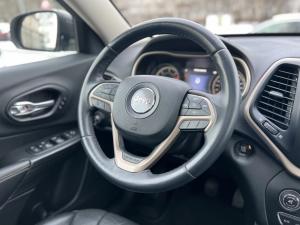 Pelēks Jeep Cherokee 2015 Rīga, ar dzinēja tilpumu 2.00 L un nobraukumu 230 tūkst. km par 11550 €, foto 21 vietnē AUTOMOTO.COM.LV