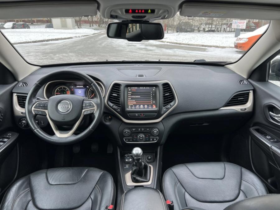 Pelēks Jeep Cherokee 2015 Rīga, ar dzinēja tilpumu 2.00 L un nobraukumu 230 tūkst. km par 11550 €, foto 22 vietnē AUTOMOTO.COM.LV