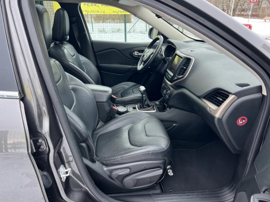 Pelēks Jeep Cherokee 2015 Rīga, ar dzinēja tilpumu 2.00 L un nobraukumu 230 tūkst. km par 11550 €, foto 24 vietnē AUTOMOTO.COM.LV