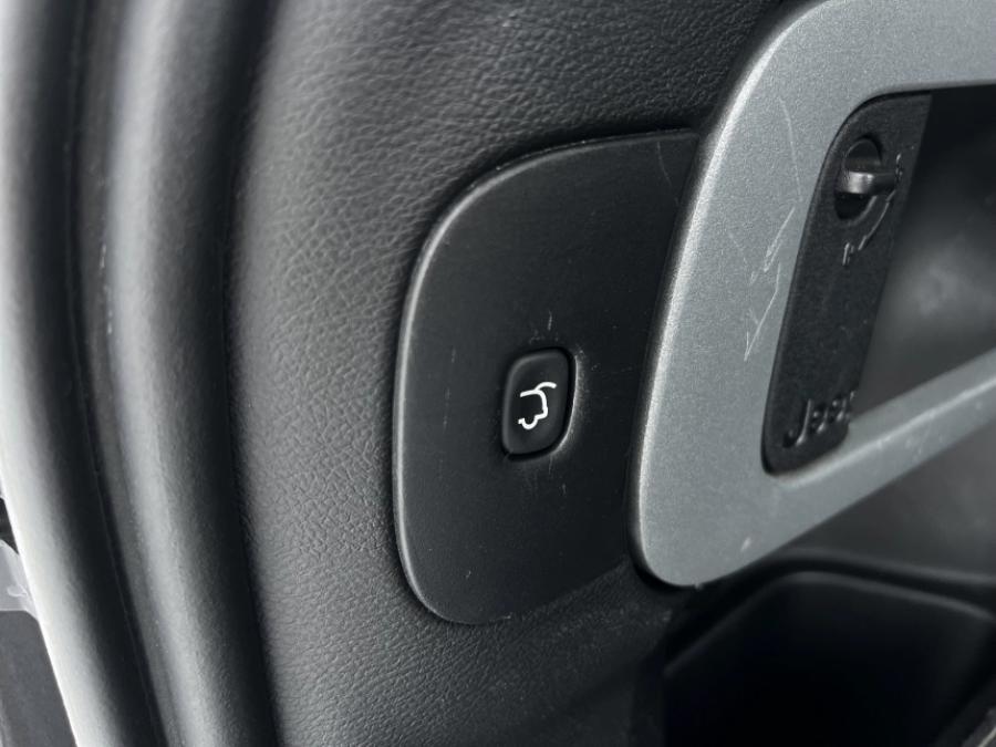 Pelēks Jeep Cherokee 2015 Rīga, ar dzinēja tilpumu 2.00 L un nobraukumu 230 tūkst. km par 11550 €, foto 27 vietnē AUTOMOTO.COM.LV
