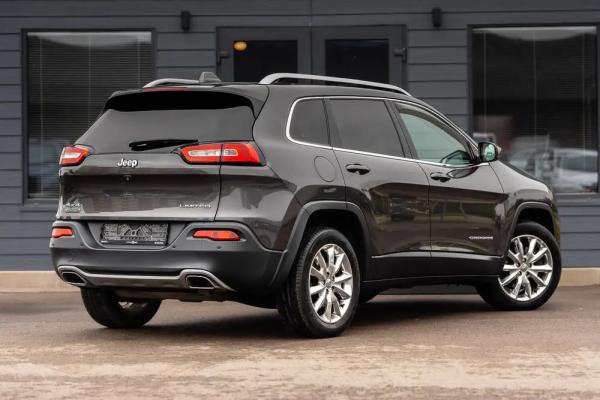 Pelēks Jeep Cherokee 2015 Jelgava, ar dzinēja tilpumu 2.00 L un nobraukumu 140 tūkst. km par 12650 €, foto 4 vietnē AUTOMOTO.COM.LV
