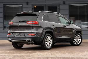 Grey Jeep Cherokee 2015 in Jelgava, with an engine capacity of 2.00 L and mileage of 140 thousand km for 12650 €, photo 5 on AUTOMOTO.COM.LV