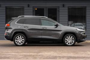 Grey Jeep Cherokee 2015 in Jelgava, with an engine capacity of 2.00 L and mileage of 140 thousand km for 12650 €, photo 7 on AUTOMOTO.COM.LV
