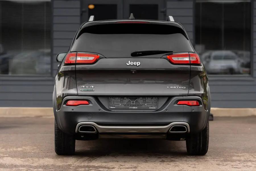 Grey Jeep Cherokee 2015 in Jelgava, with an engine capacity of 2.00 L and mileage of 140 thousand km for 12650 €, photo 8 on AUTOMOTO.COM.LV