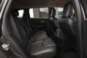 Grey Jeep Cherokee 2015 in Jelgava, with an engine capacity of 2.00 L and mileage of 140 thousand km for 12650 €, photo 11 on AUTOMOTO.COM.LV