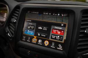 Grey Jeep Cherokee 2015 in Jelgava, with an engine capacity of 2.00 L and mileage of 140 thousand km for 12650 €, photo 15 on AUTOMOTO.COM.LV