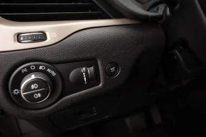Grey Jeep Cherokee 2015 in Jelgava, with an engine capacity of 2.00 L and mileage of 140 thousand km for 12650 €, photo 19 on AUTOMOTO.COM.LV