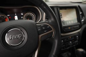 Grey Jeep Cherokee 2015 in Jelgava, with an engine capacity of 2.00 L and mileage of 140 thousand km for 12650 €, photo 20 on AUTOMOTO.COM.LV