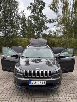 Grey Jeep Cherokee 2015 in Riga, with an engine capacity of 2.00 L and mileage of 200 thousand km for 9200 €, photo  on AUTOMOTO.COM.LV