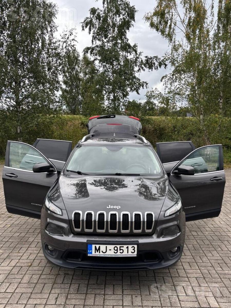 Pelēks Jeep Cherokee 2015 Rīga, ar dzinēja tilpumu 2.00 L un nobraukumu 200 tūkst. km par 9200 €, foto 1 vietnē AUTOMOTO.COM.LV