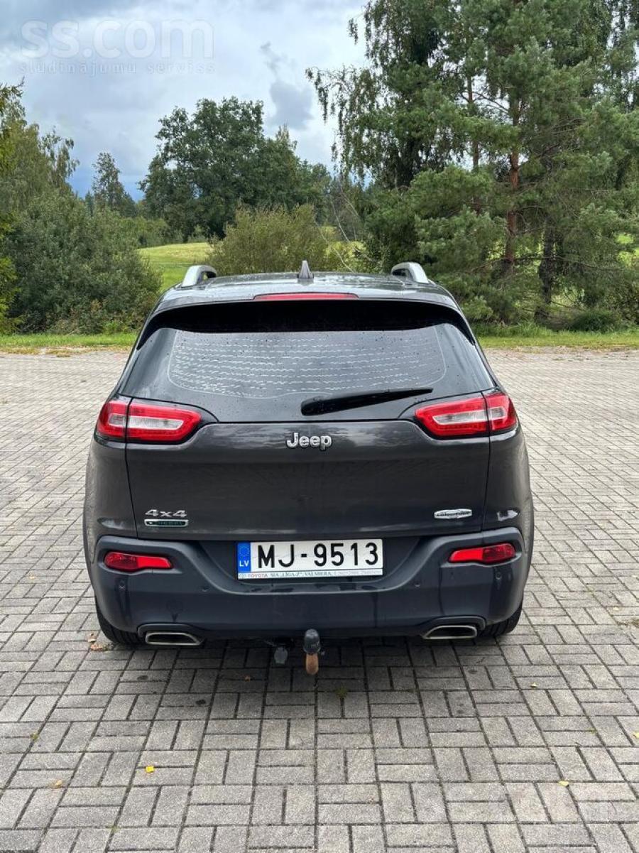 Pelēks Jeep Cherokee 2015 Rīga, ar dzinēja tilpumu 2.00 L un nobraukumu 200 tūkst. km par 9200 €, foto 5 vietnē AUTOMOTO.COM.LV