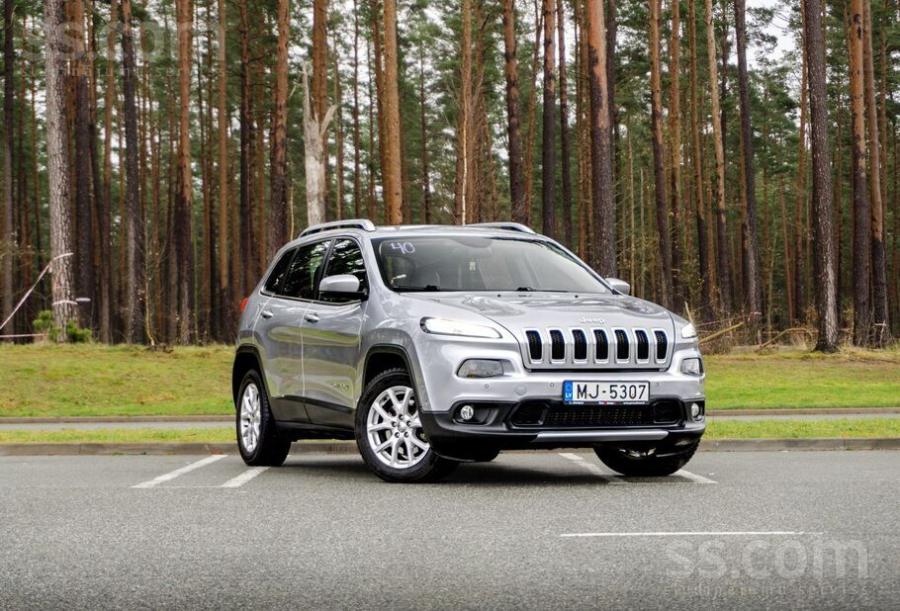 Grey Jeep Cherokee 2016 in Riga, with an engine capacity of 2.00 L and mileage of 270 thousand km for 12490 €, photo 2 on AUTOMOTO.COM.LV