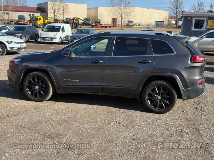 Pelēks Jeep Cherokee 2016 Viljandi, ar dzinēja tilpumu 2.20 L un nobraukumu 182 tūkst. km par 11999 €, foto 5 vietnē AUTOMOTO.COM.LV