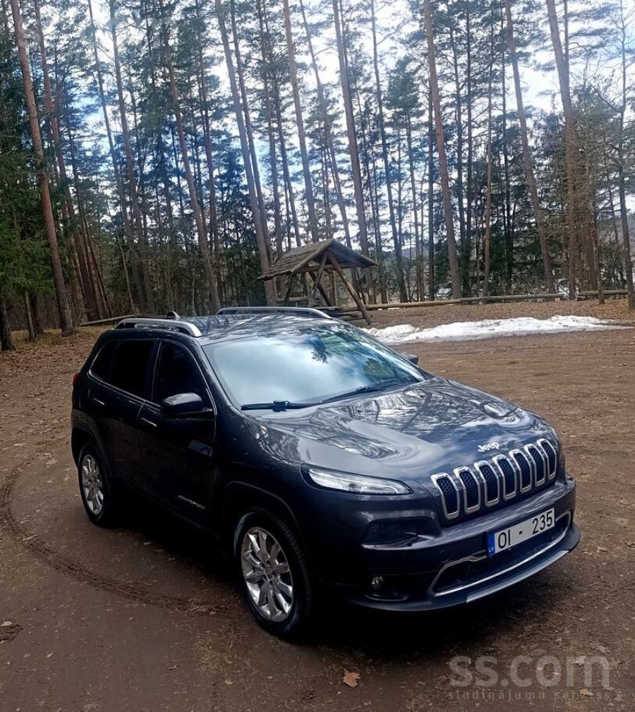 Grey Jeep Cherokee 2016 in Riga, with an engine capacity of 2.20 L and mileage of 209 thousand km for 11000 €, photo 1 on AUTOMOTO.COM.LV