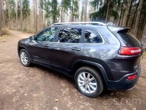 Grey Jeep Cherokee 2016 in Riga, with an engine capacity of 2.20 L and mileage of 209 thousand km for 11000 €, photo 8 on AUTOMOTO.COM.LV