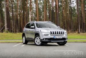 Grey Jeep Cherokee 2016 in Riga, with an engine capacity of 2.00 L and mileage of 270 thousand km for 8990 €, photo 3 on AUTOMOTO.COM.LV