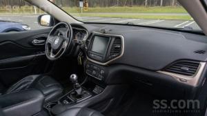 Grey Jeep Cherokee 2016 in Riga, with an engine capacity of 2.00 L and mileage of 270 thousand km for 8990 €, photo 11 on AUTOMOTO.COM.LV