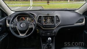 Grey Jeep Cherokee 2016 in Riga, with an engine capacity of 2.00 L and mileage of 270 thousand km for 8990 €, photo 12 on AUTOMOTO.COM.LV