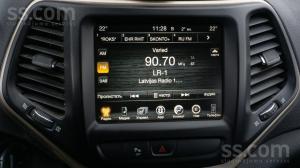 Grey Jeep Cherokee 2016 in Riga, with an engine capacity of 2.00 L and mileage of 270 thousand km for 8990 €, photo 17 on AUTOMOTO.COM.LV