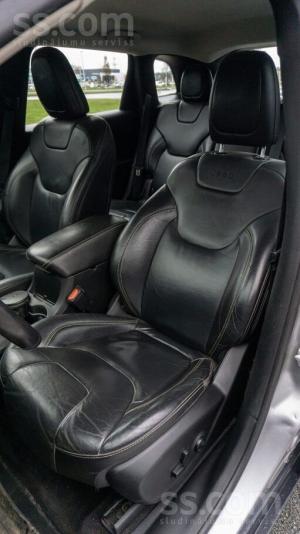 Grey Jeep Cherokee 2016 in Riga, with an engine capacity of 2.00 L and mileage of 270 thousand km for 8990 €, photo 24 on AUTOMOTO.COM.LV