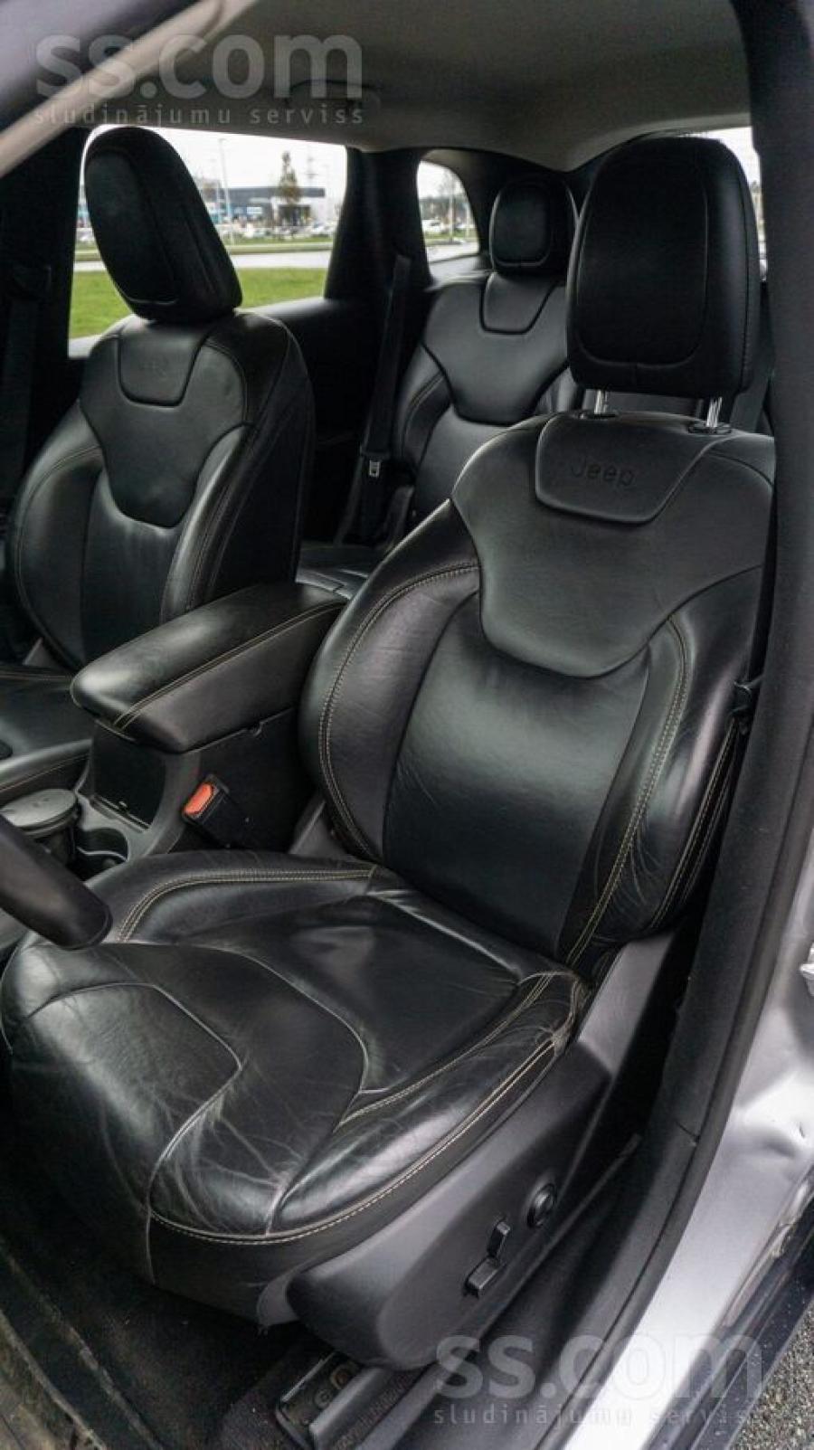 Grey Jeep Cherokee 2016 in Riga, with an engine capacity of 2.00 L and mileage of 270 thousand km for 8990 €, photo 24 on AUTOMOTO.COM.LV