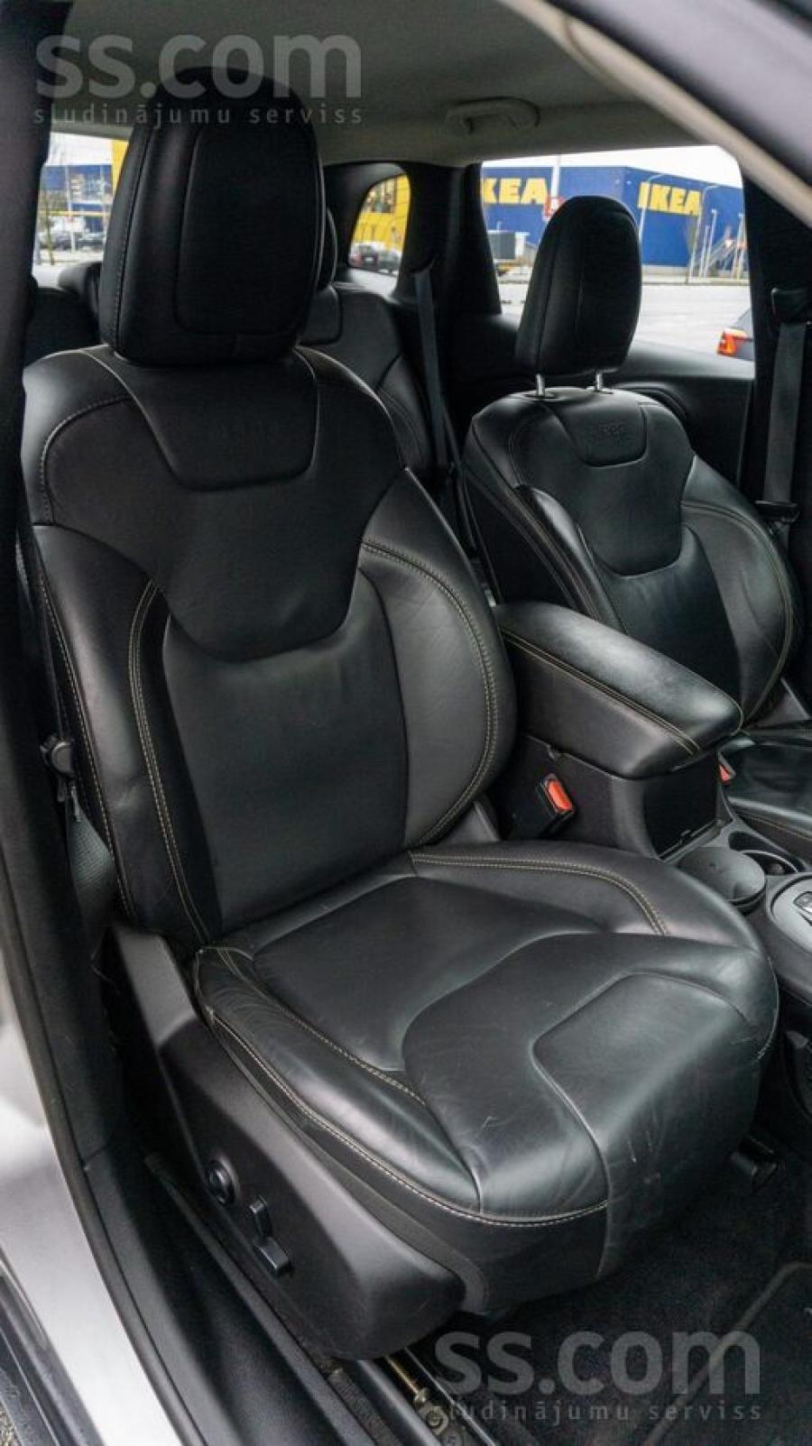 Grey Jeep Cherokee 2016 in Riga, with an engine capacity of 2.00 L and mileage of 270 thousand km for 8990 €, photo 25 on AUTOMOTO.COM.LV
