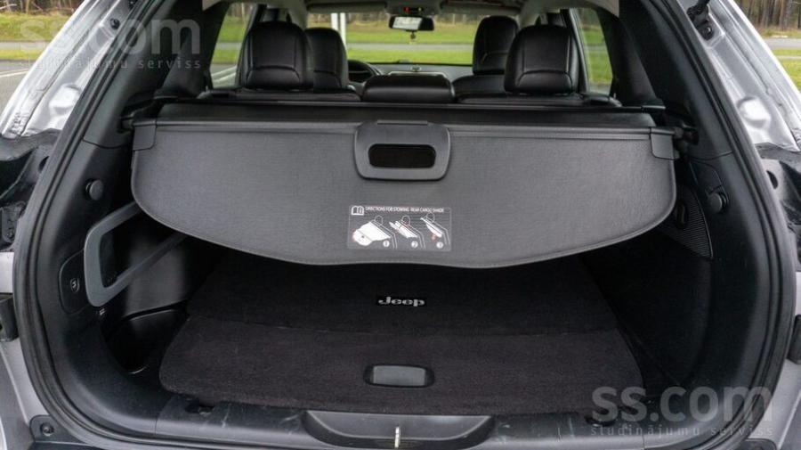 Grey Jeep Cherokee 2016 in Riga, with an engine capacity of 2.00 L and mileage of 270 thousand km for 8990 €, photo 27 on AUTOMOTO.COM.LV
