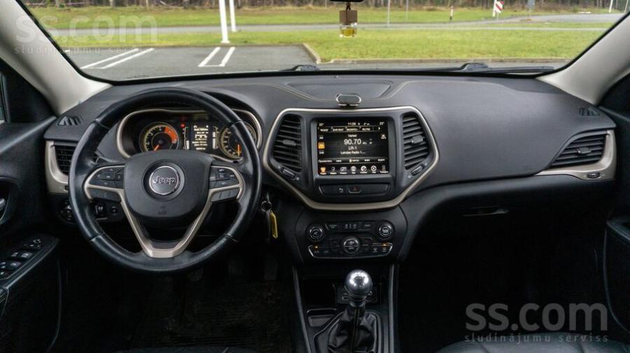 Pelēks Jeep Cherokee 2016 Rīga, ar dzinēja tilpumu 2.00 L un nobraukumu 270 tūkst. km par 8990 €, foto 12 vietnē AUTOMOTO.COM.LV