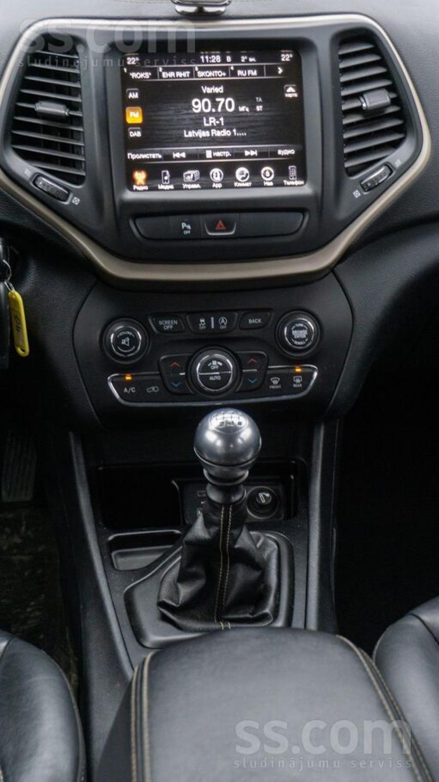 Pelēks Jeep Cherokee 2016 Rīga, ar dzinēja tilpumu 2.00 L un nobraukumu 270 tūkst. km par 8990 €, foto 13 vietnē AUTOMOTO.COM.LV