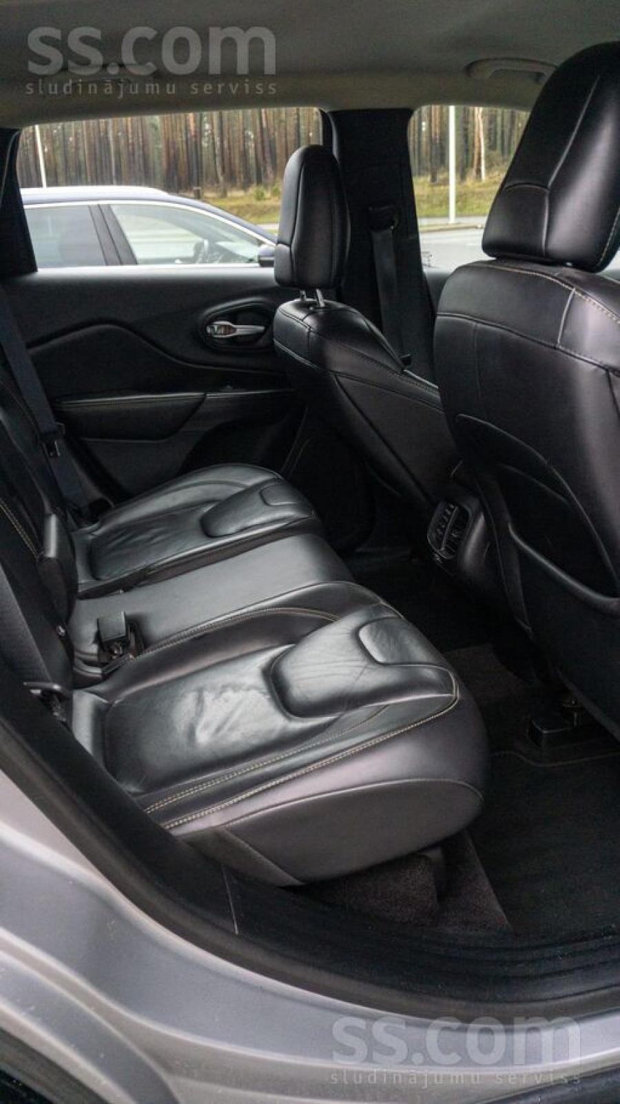 Pelēks Jeep Cherokee 2016 Rīga, ar dzinēja tilpumu 2.00 L un nobraukumu 270 tūkst. km par 8990 €, foto 26 vietnē AUTOMOTO.COM.LV