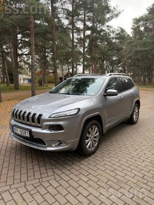 Grey Jeep Cherokee 2018 in Limbazi, with an engine capacity of 2.20 L and mileage of 175 thousand km for 1000 €, photo 1 on AUTOMOTO.COM.LV