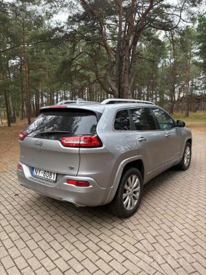 Grey Jeep Cherokee 2018 in Limbazi, with an engine capacity of 2.20 L and mileage of 175 thousand km for 1000 €, photo 2 on AUTOMOTO.COM.LV