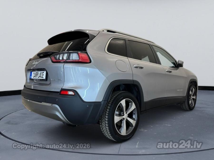 Grey Jeep Cherokee 2018 in Tallinn, with an engine capacity of 0.00 L and mileage of 166 thousand km for 15999 €, photo 5 on AUTOMOTO.COM.LV