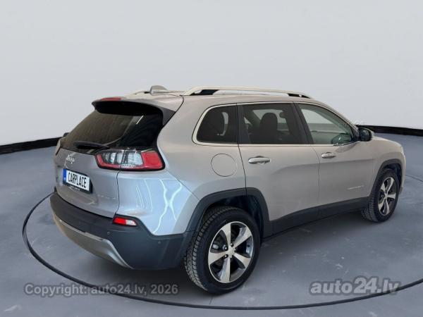 Pelēks Jeep Cherokee 2018 Tallina, ar dzinēja tilpumu 0.00 L un nobraukumu 166 tūkst. km par 15999 €, foto 6 vietnē AUTOMOTO.COM.LV