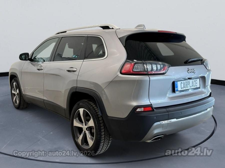 Grey Jeep Cherokee 2018 in Tallinn, with an engine capacity of 0.00 L and mileage of 166 thousand km for 15999 €, photo 9 on AUTOMOTO.COM.LV