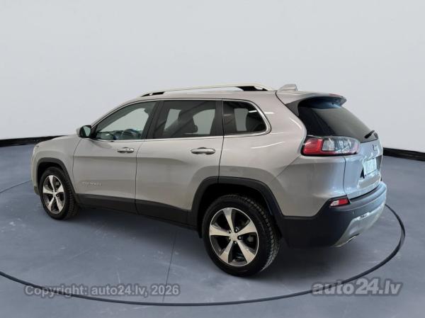 Pelēks Jeep Cherokee 2018 Tallina, ar dzinēja tilpumu 0.00 L un nobraukumu 166 tūkst. km par 15999 €, foto 10 vietnē AUTOMOTO.COM.LV