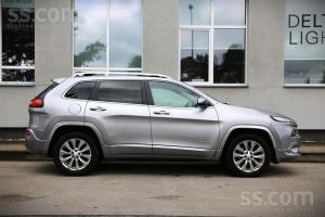 Grey Jeep Cherokee 2018 in Riga, with an engine capacity of 2.20 L and mileage of 176 thousand km for 13995 €, photo 4 on AUTOMOTO.COM.LV