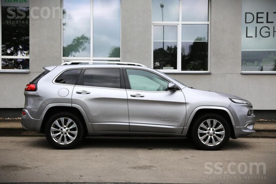 Grey Jeep Cherokee 2018 in Riga, with an engine capacity of 2.20 L and mileage of 176 thousand km for 13995 €, photo 4 on AUTOMOTO.COM.LV