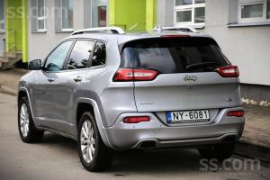 Grey Jeep Cherokee 2018 in Riga, with an engine capacity of 2.20 L and mileage of 176 thousand km for 13995 €, photo 6 on AUTOMOTO.COM.LV