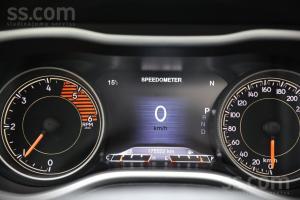 Grey Jeep Cherokee 2018 in Riga, with an engine capacity of 2.20 L and mileage of 176 thousand km for 13995 €, photo 8 on AUTOMOTO.COM.LV