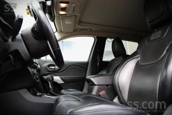Pelēks Jeep Cherokee 2018 Rīga, ar dzinēja tilpumu 2.20 L un nobraukumu 176 tūkst. km par 13995 €, foto 9 vietnē AUTOMOTO.COM.LV