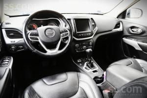 Grey Jeep Cherokee 2018 in Riga, with an engine capacity of 2.20 L and mileage of 176 thousand km for 13995 €, photo 11 on AUTOMOTO.COM.LV