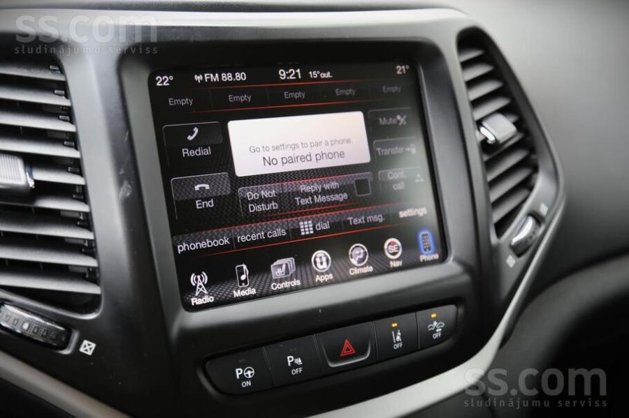 Grey Jeep Cherokee 2018 in Riga, with an engine capacity of 2.20 L and mileage of 176 thousand km for 13995 €, photo 13 on AUTOMOTO.COM.LV